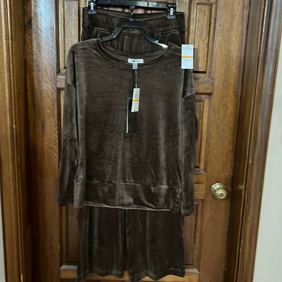 Cable & Gauge | Other | Cable Gauge Chestnut Brown Velour Two Piece ...
